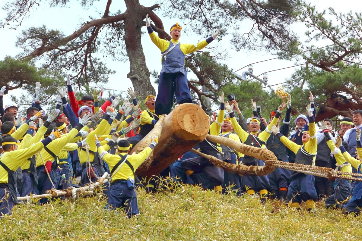 Onbashira Festival & an Onsen Town’s Shinto Roots – Mindful Japan Tours